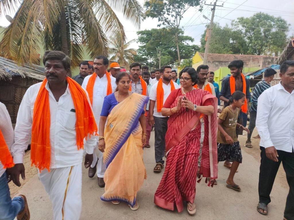 Vijaya Rahatkar| 25 Apri 2023 : door to door campaign with Smt Poornima ...